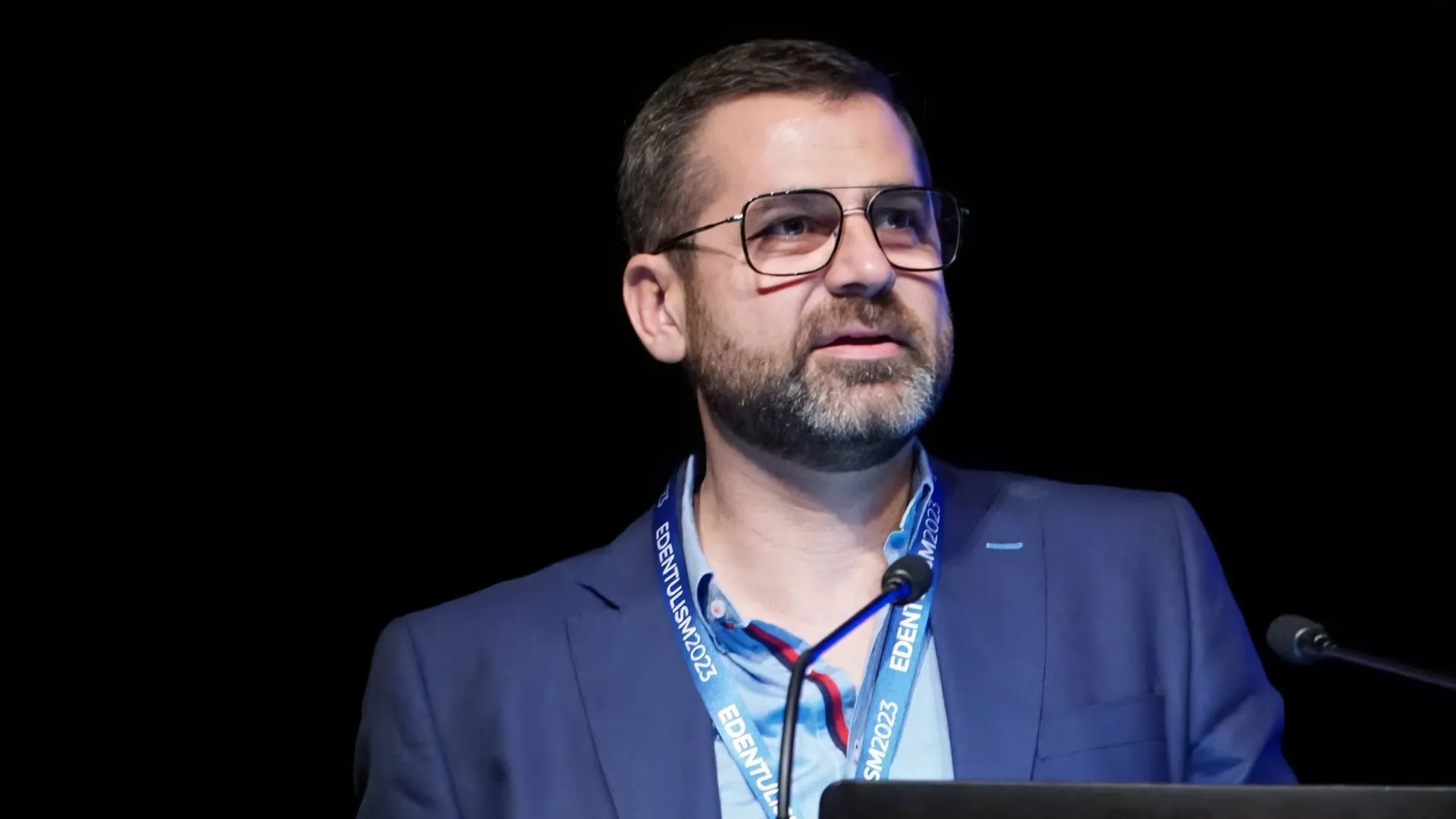 Dr. Manuel Martín Luque | IOC Clínica Dental